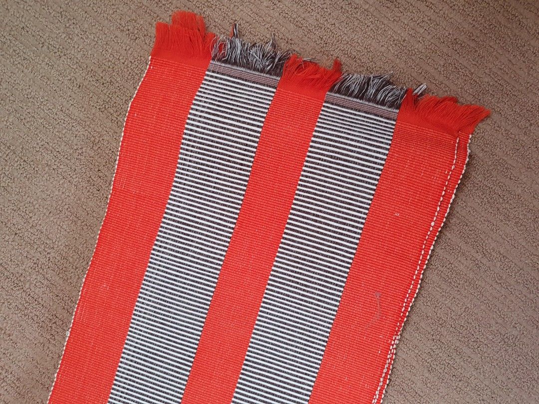 Inabel Table Runner 4 1/2 yards, Furniture & Home Living, Kitchenware ...