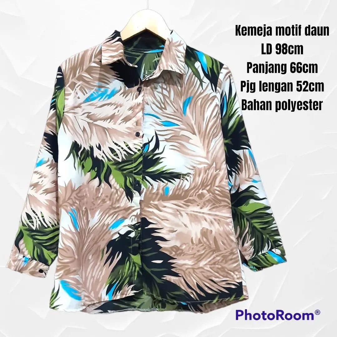 Kemeja motif daun, Fesyen Wanita, Pakaian Wanita, Atasan di Carousell