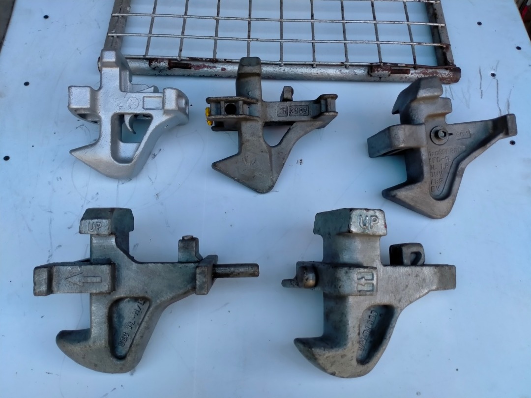 Midlock twistlock for 20ft shipping container lashing & stacking ...