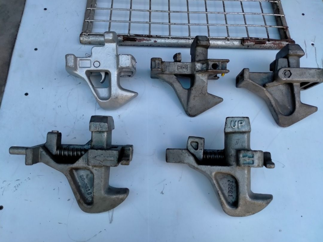 Midlock twistlock for 20ft shipping container lashing & stacking ...