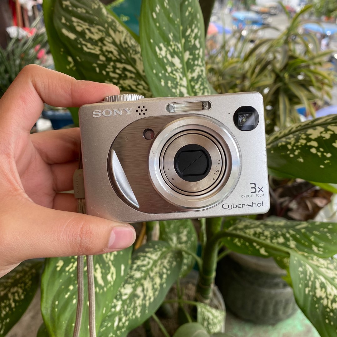 RARE SONY DSC-W1 DIGICAM/DIGITAL CAMERA, Photography, Cameras on Carousell