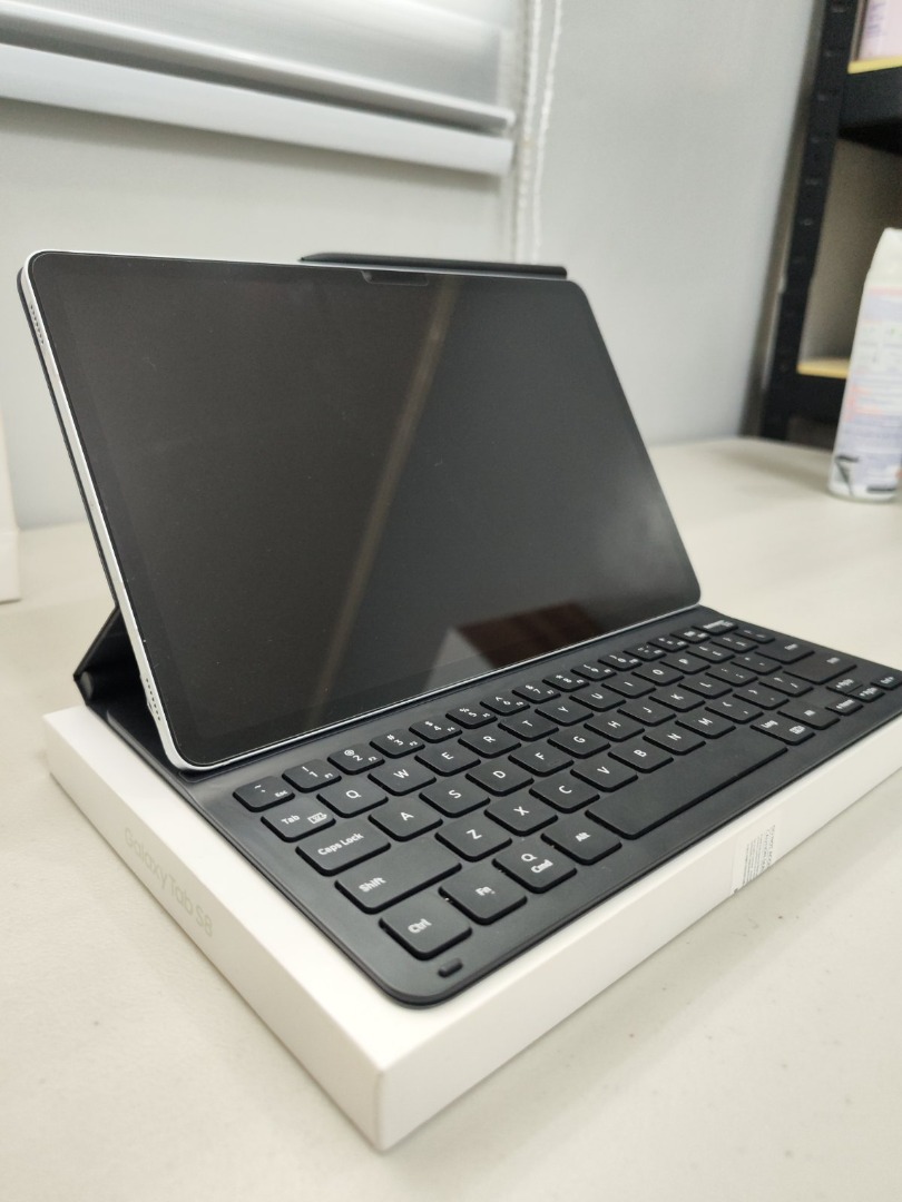 Samsung Galaxy Tab s8 256gb Silver Wifi only with Samsung Keyboard Slim ...