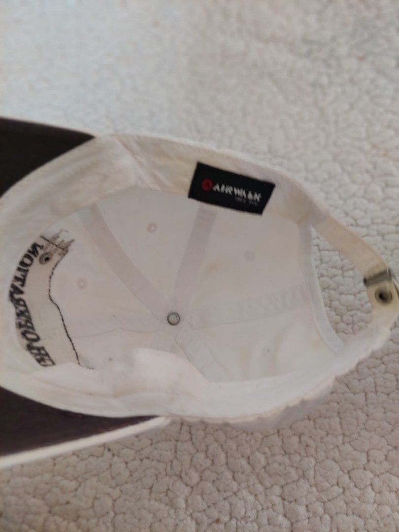 topi airwalk putih, Fesyen Pria, Aksesoris, Topi di Carousell