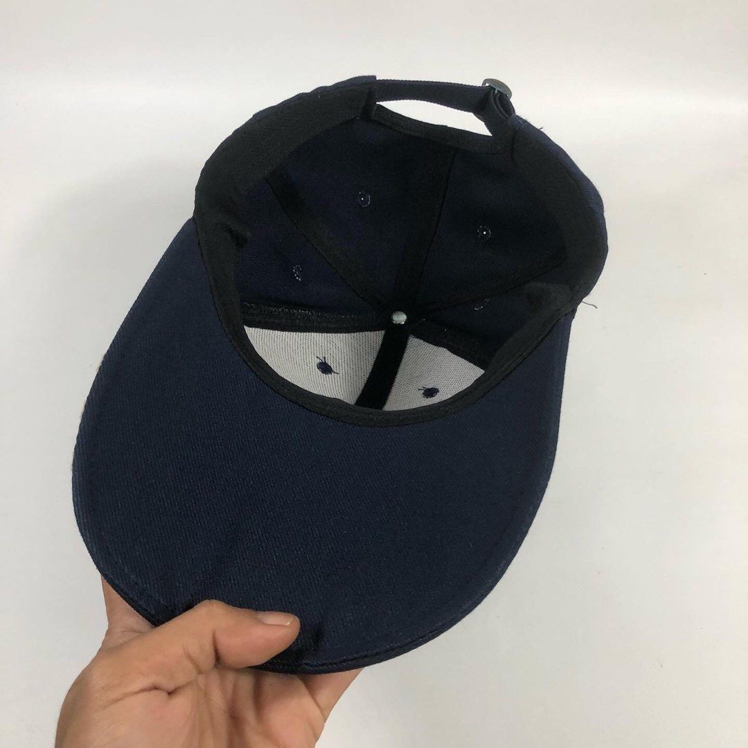 Topi garis tiga, Fesyen Pria, Aksesoris, Topi di Carousell