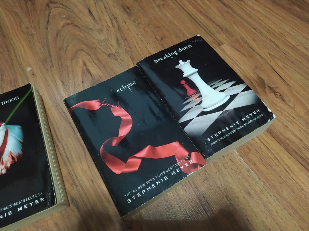 Twilight Saga Box Set | Twilight, New Moon, Eclipse, Breaking Dawn ...