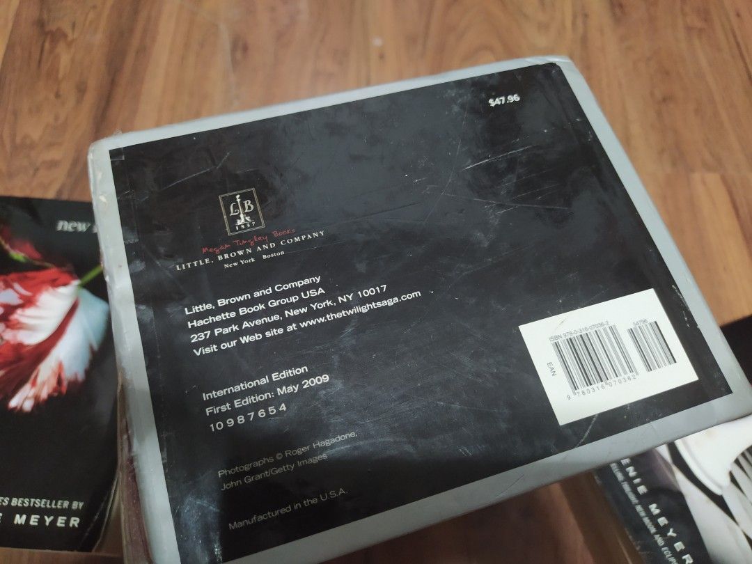 Twilight Saga Box Set | Twilight, New Moon, Eclipse, Breaking Dawn ...