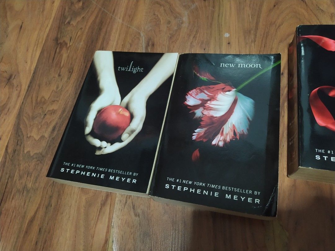 Twilight Saga Box Set | Twilight, New Moon, Eclipse, Breaking Dawn ...