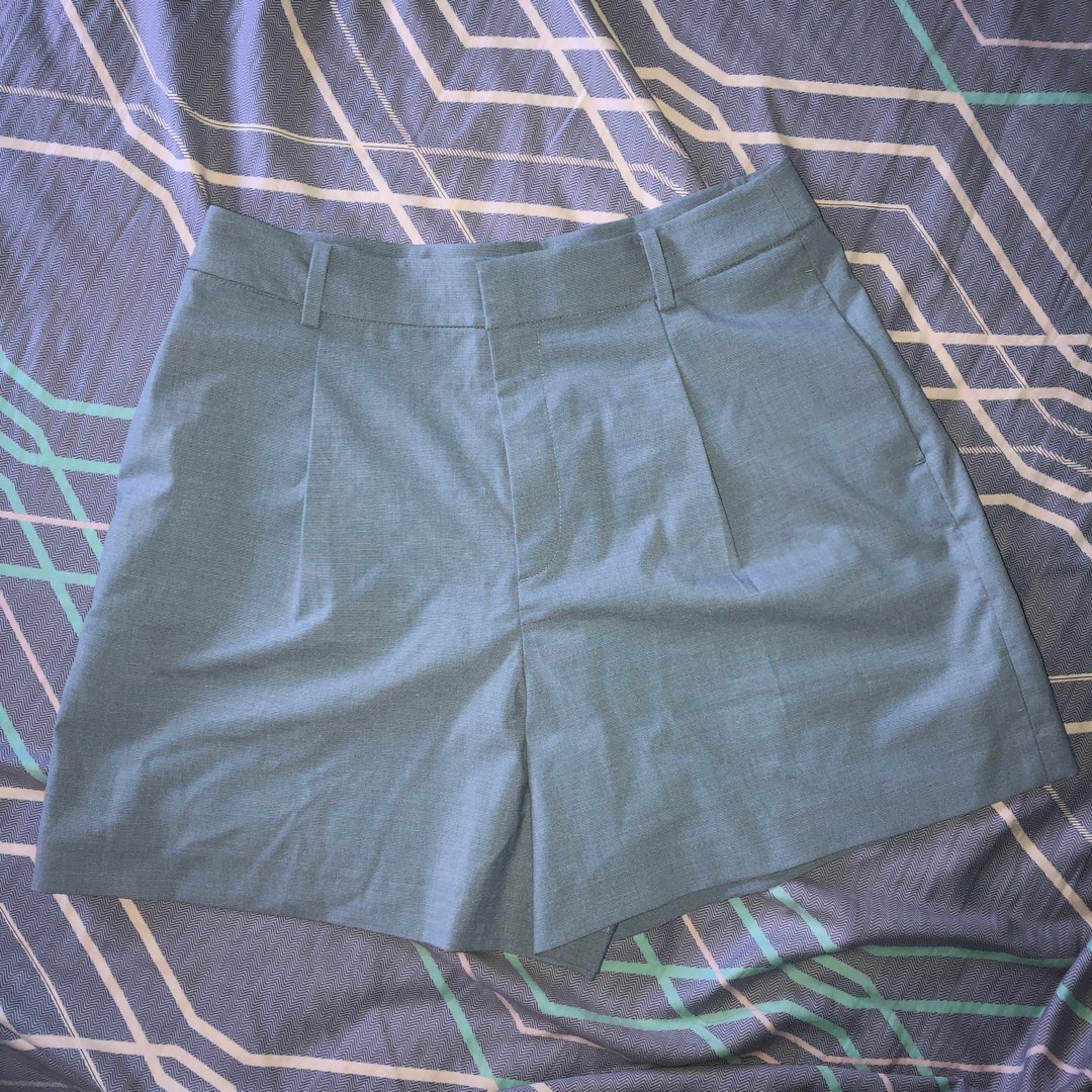 UNIQLO Smart Tucked Shorts, Women's Fashion, Bottoms, Shorts on Carousell