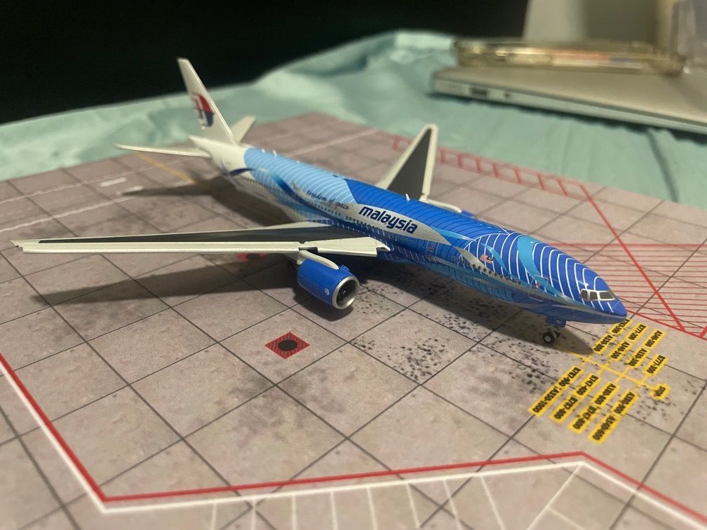 1/400 Phoenix Malaysia AirLines 777-200ER 9M-MRD Hibiscus livery full ...