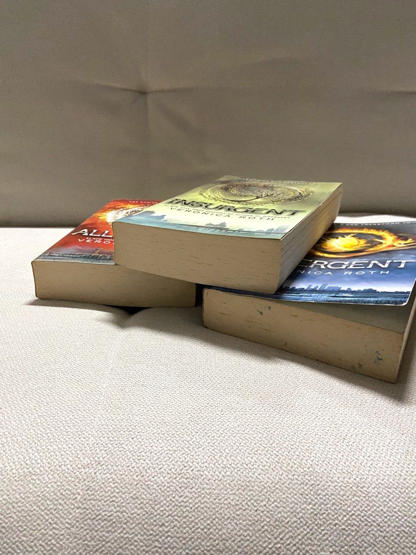 Divergent Trilogy (Complete set of 3) by Veronica Roth, Hobbies & Toys ...
