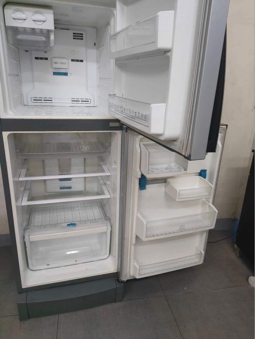 Electronic Refrigerator 7.5 cu ft, Furniture & Home Living, Kitchenware ...