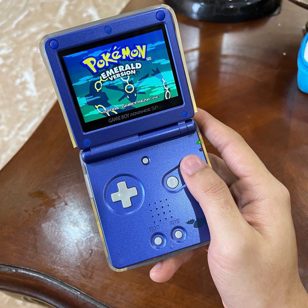 Gameboy Advance SP IPS Screen with Pokemon Emerald, Video Gaming, Video ...
