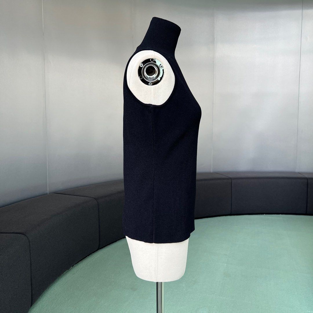 Gucci Turtle Neck Knit, Luxury, Apparel on Carousell