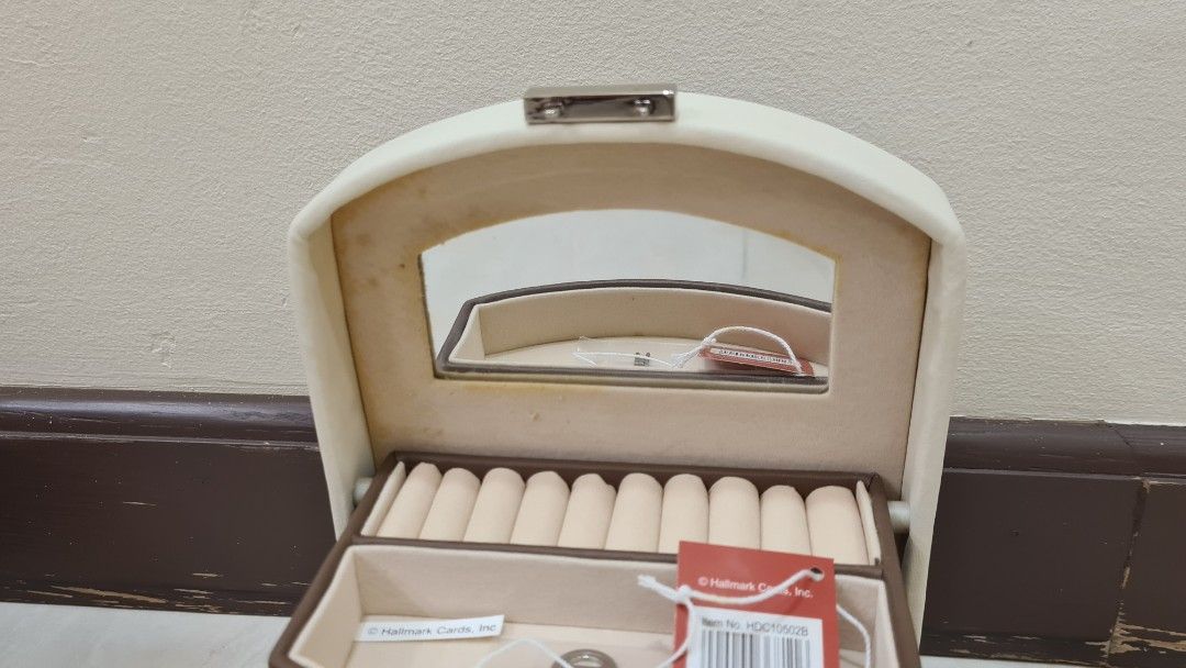 Hallmarks accessories box, Women's Fashion, Jewelry & Organisers ...
