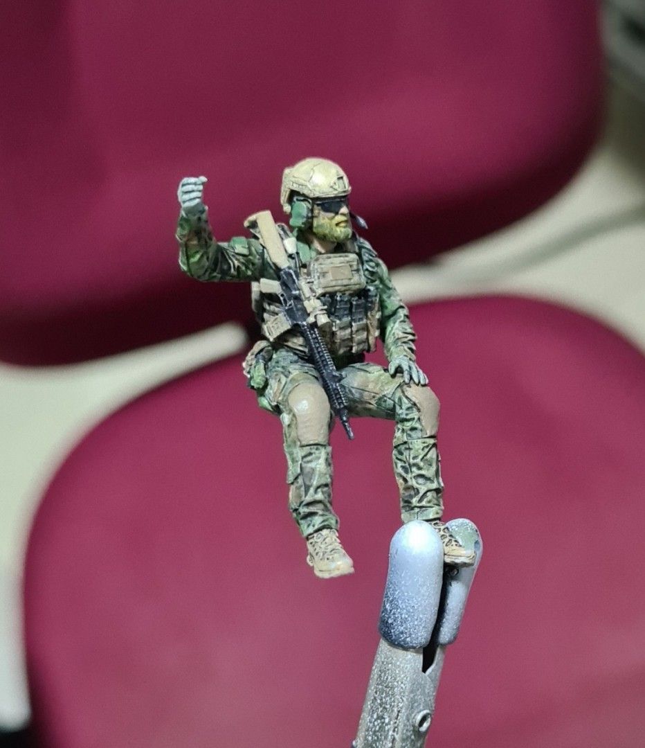 Handpainted 1:35 scale soldier figures for Black Hawk Helicopter ...