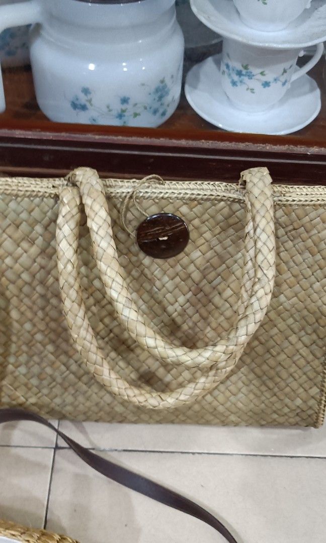 Hangbag rotan anyaman vintage, Women's Fashion, Bags & Wallets, Cross ...