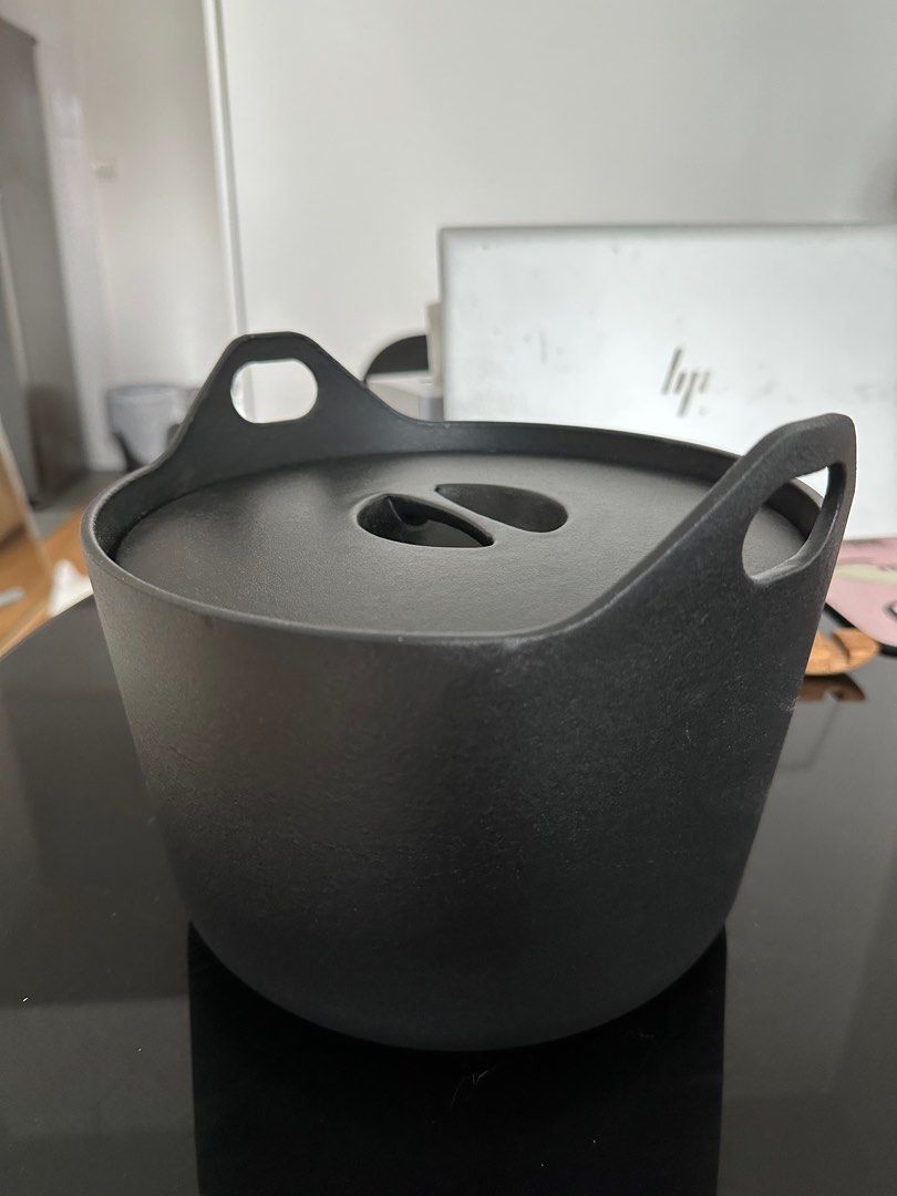 Iittala Sarpaneva cast iron 3L pot, Furniture & Home Living ...