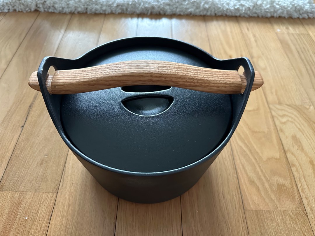 Iittala Sarpaneva cast iron 3L pot, Furniture & Home Living ...