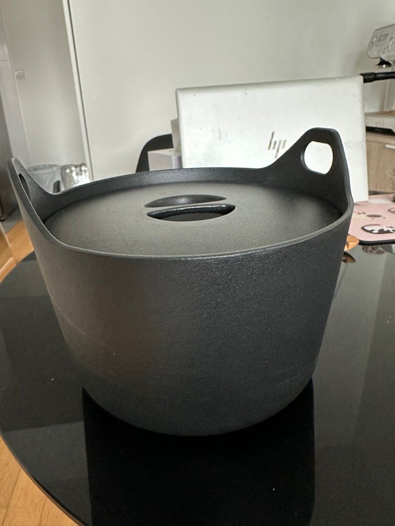 Iittala Sarpaneva cast iron 3L pot, Furniture & Home Living ...