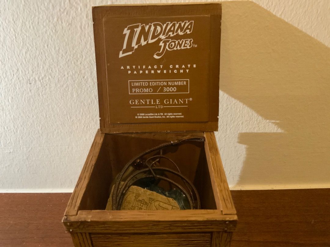 Rare Indiana Jones Artifact Crate Paperweight Promo/3000, Gentle Giant ...