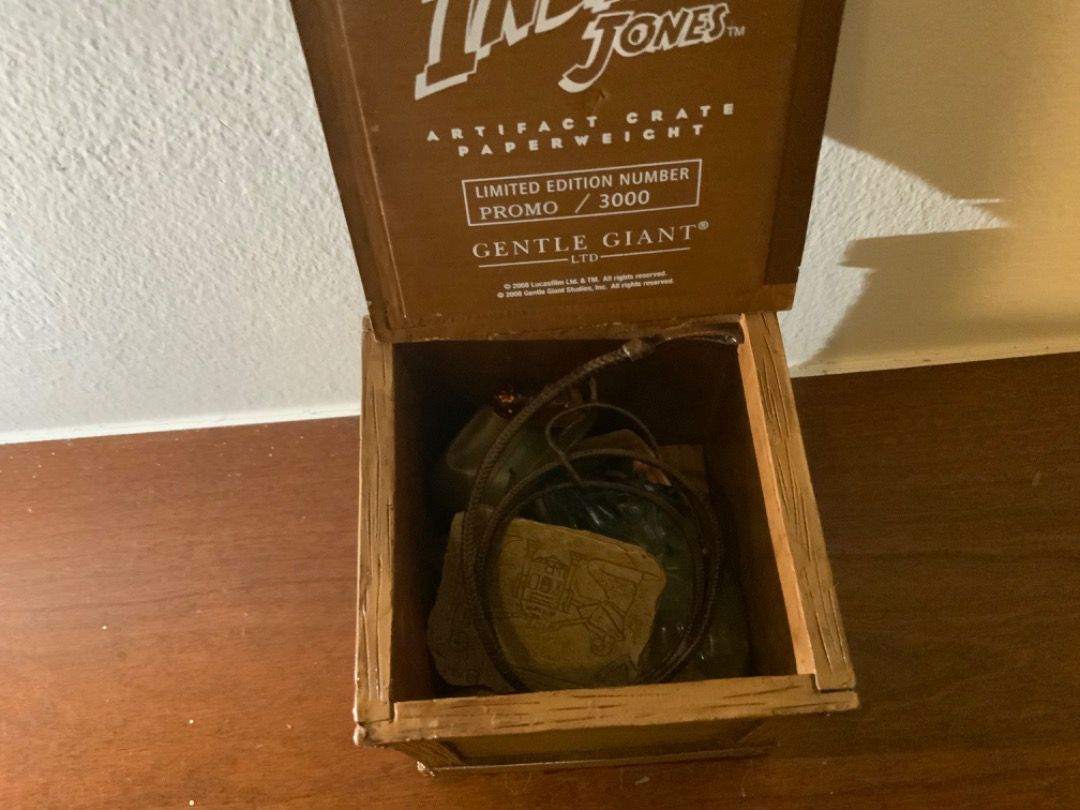 Rare Indiana Jones Artifact Crate Paperweight Promo/3000, Gentle Giant ...