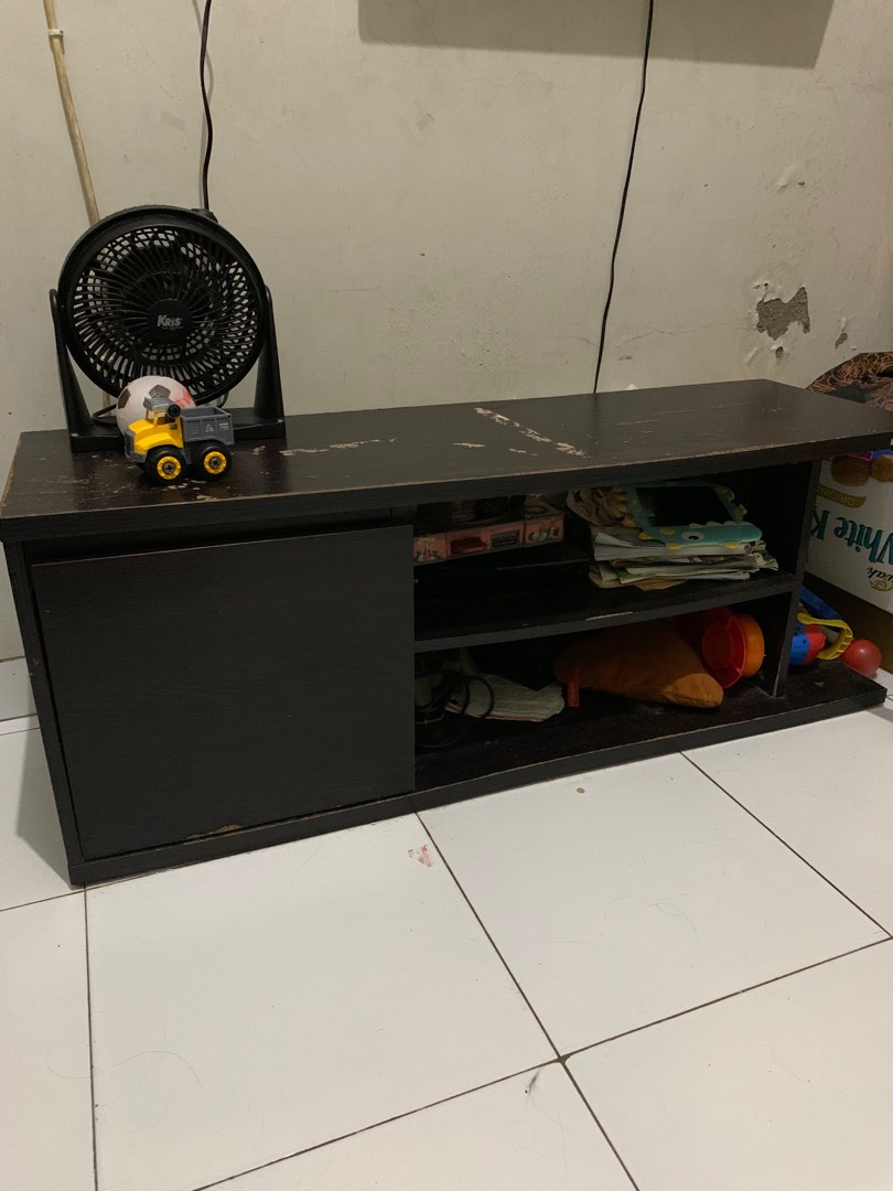 Lemari Rak TV, Perabotan Rumah di Carousell