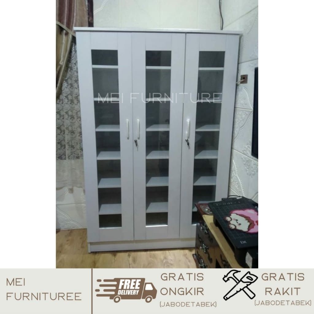 Lemari tas 3 pintu murah minimalis | Rak tas kaca polos, Perabotan ...