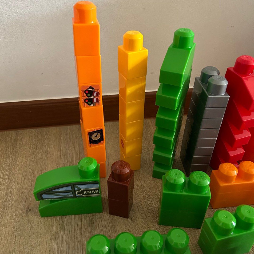 Mega bloks Thomas and Friends play set with extra parts and trains ...