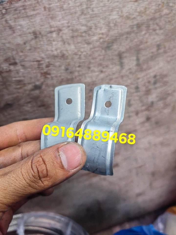 METAL CLAMP (1 HOLE), Commercial & Industrial, Construction Tools ...