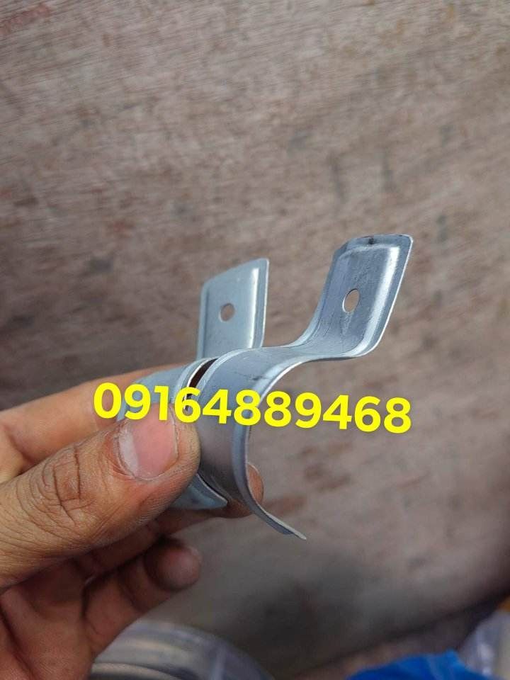 METAL CLAMP (1 HOLE), Commercial & Industrial, Construction Tools ...