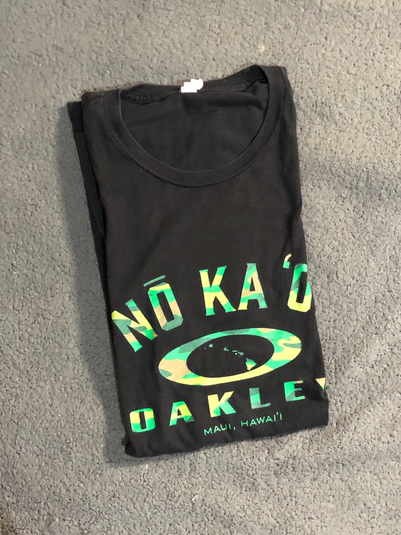 Oakley Hawai Alstle Tag, Men's Fashion, Tops & Sets, Tshirts & Polo ...