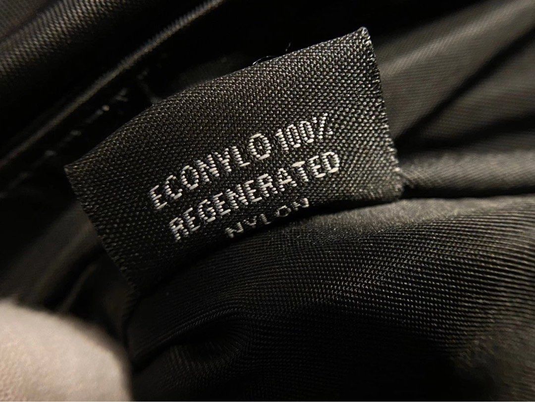 全新PRADA × Cini boeri聯名Re-Nylon Shoulder Bag, 名牌, 手袋及銀包 - Carousell