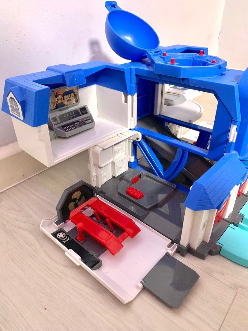 Robocar Poli transforming station, Hobbies & Toys, Toys & Games on ...