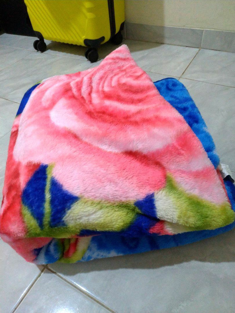 Selimut tebal | selimut bulu besar, Perabotan Rumah di Carousell