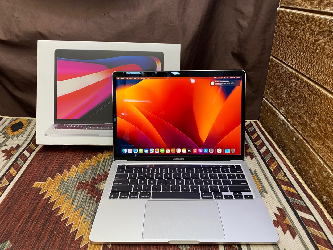 Silver - MacBook Pro 2020 Silver M1 Chip 8gb 256gb SSD 108cc 13.3-inch ...