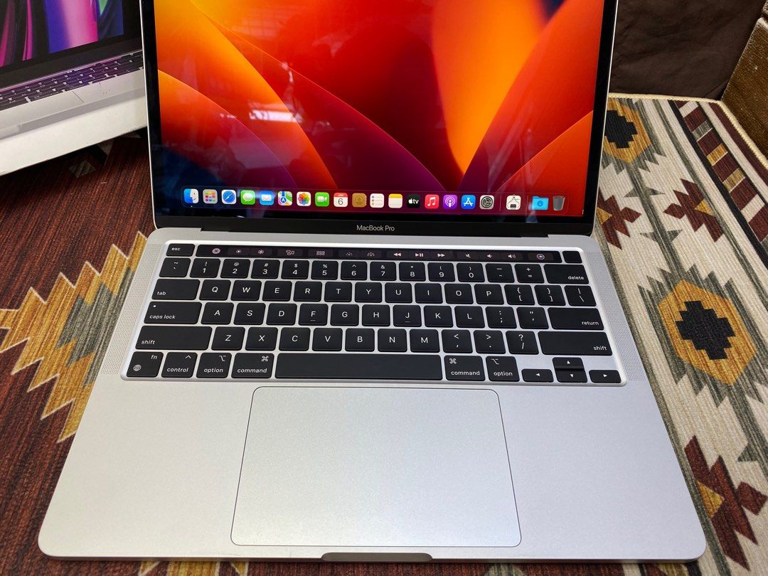 Silver - MacBook Pro 2020 Silver M1 Chip 8gb 256gb SSD 108cc 13.3-inch ...