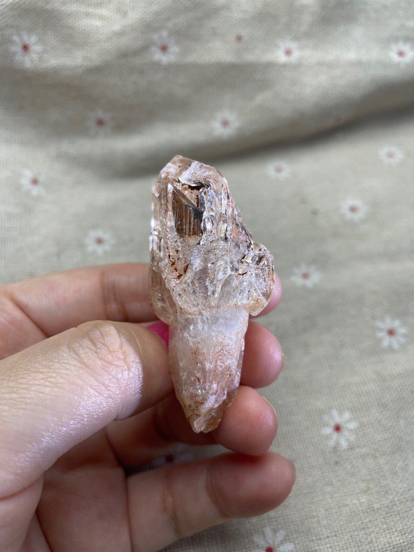 Specimen Red Clay Skeletal Quartz Madagascar (above average grade) 红泥骸骨 ...