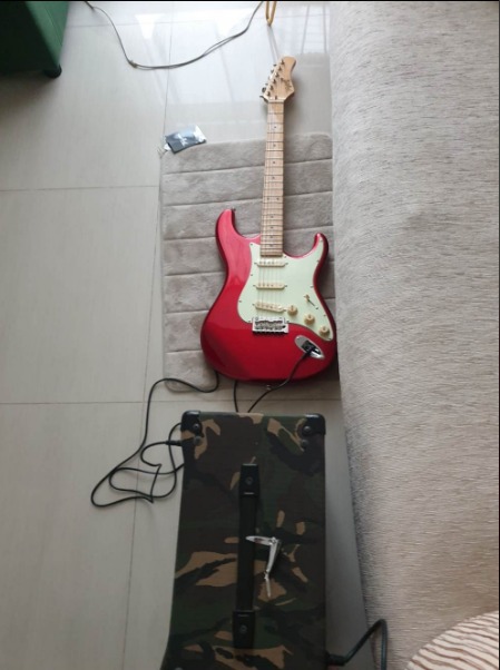 TAGIMA t635 + Amplifier (free guitar bag and guitar straps), Hobbies ...
