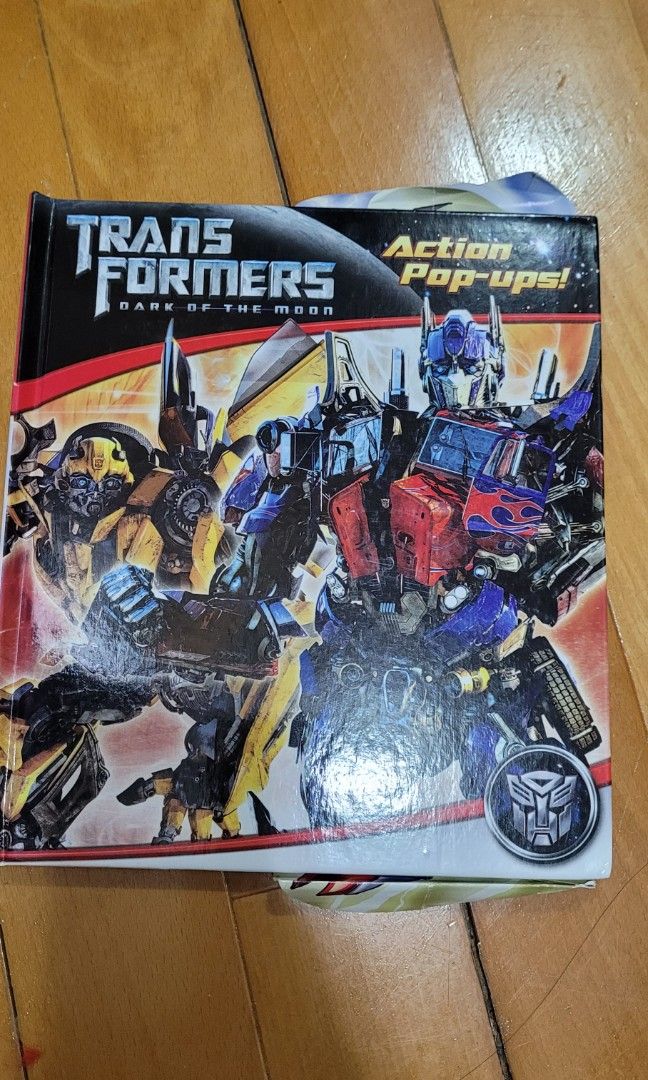 Transformers pop up book, 興趣及遊戲, 書本 & 文具, 小朋友書 - Carousell