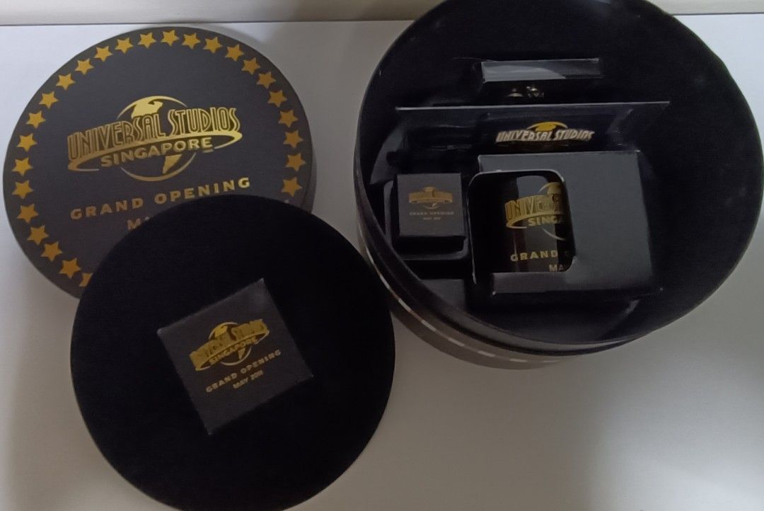 Universal Studios Singapore Gift Pack, Hobbies & Toys, Memorabilia ...