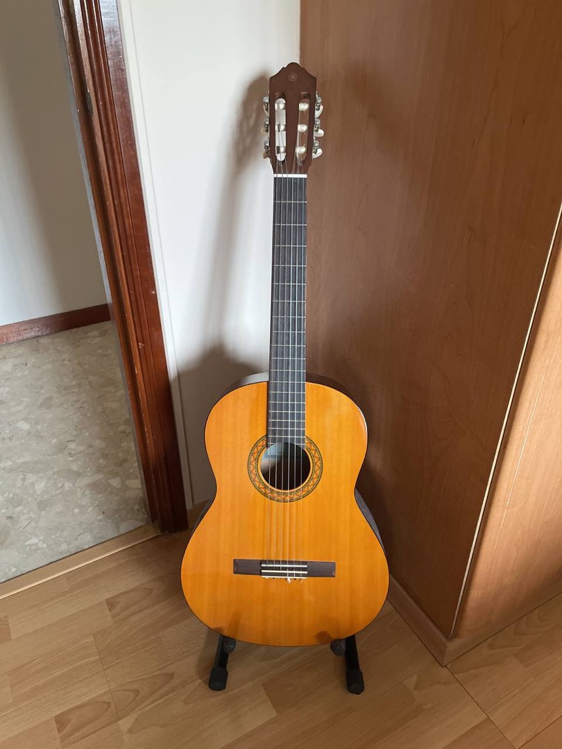 Yamaha Classical Guitar C40, Hobbies & Toys, Music & Media, Musical ...