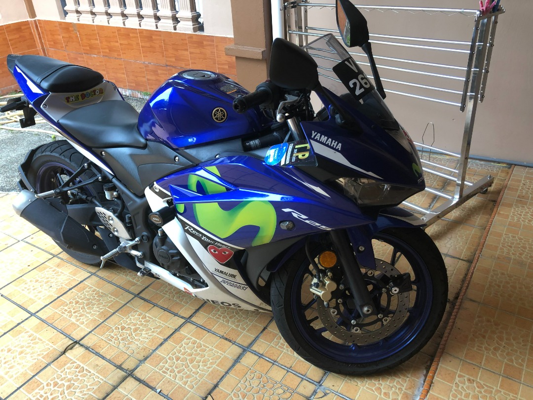 Yamaha R25 v1 Movistar Mileage 10k, Motorbikes on Carousell