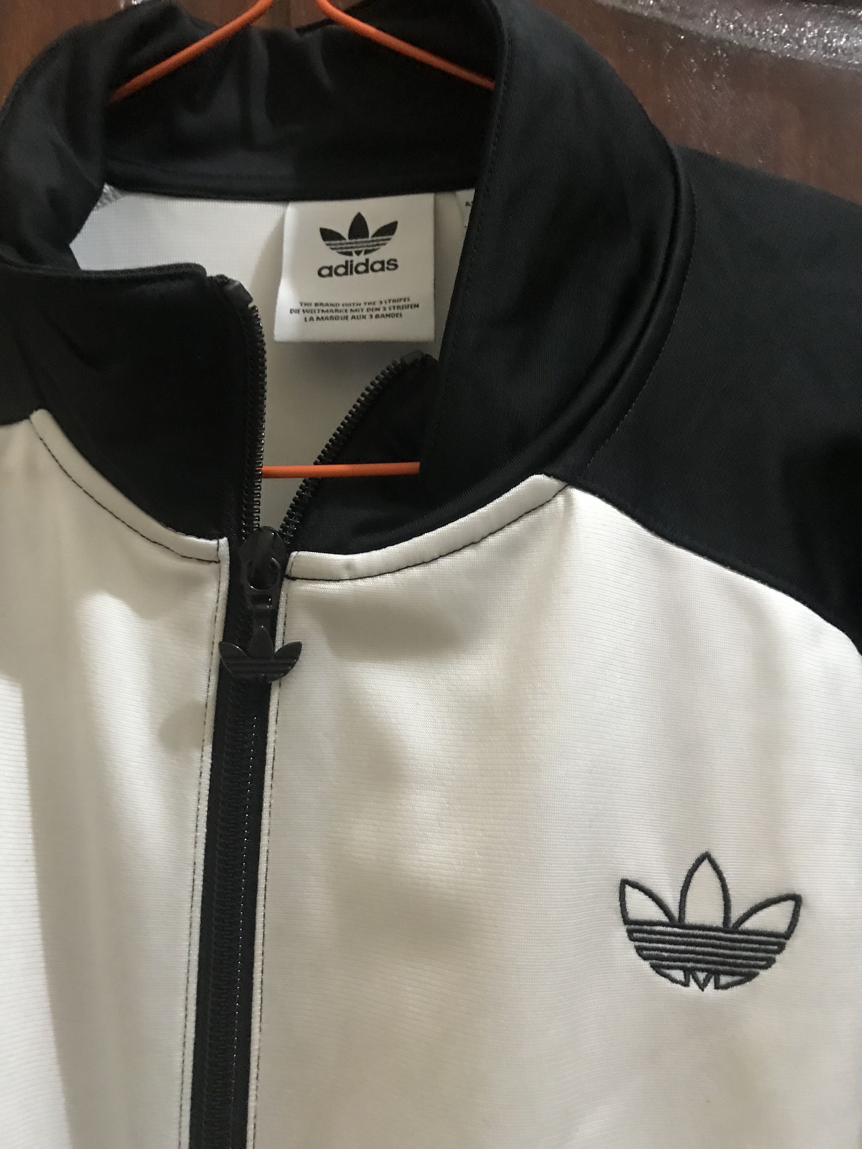 Adidas Jacket Tracktop, Olah Raga, Baju Olahraga di Carousell