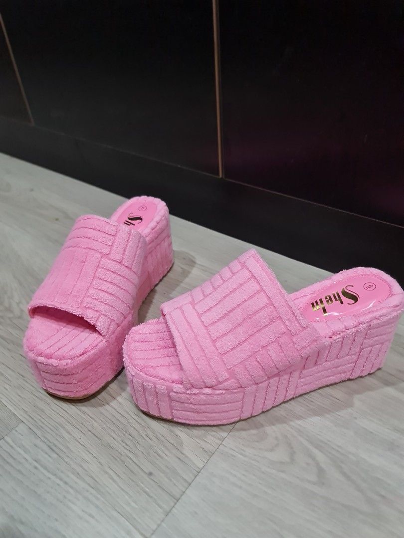Brand new pink platform sliders wedges barbie colour, Women's Fashion ...