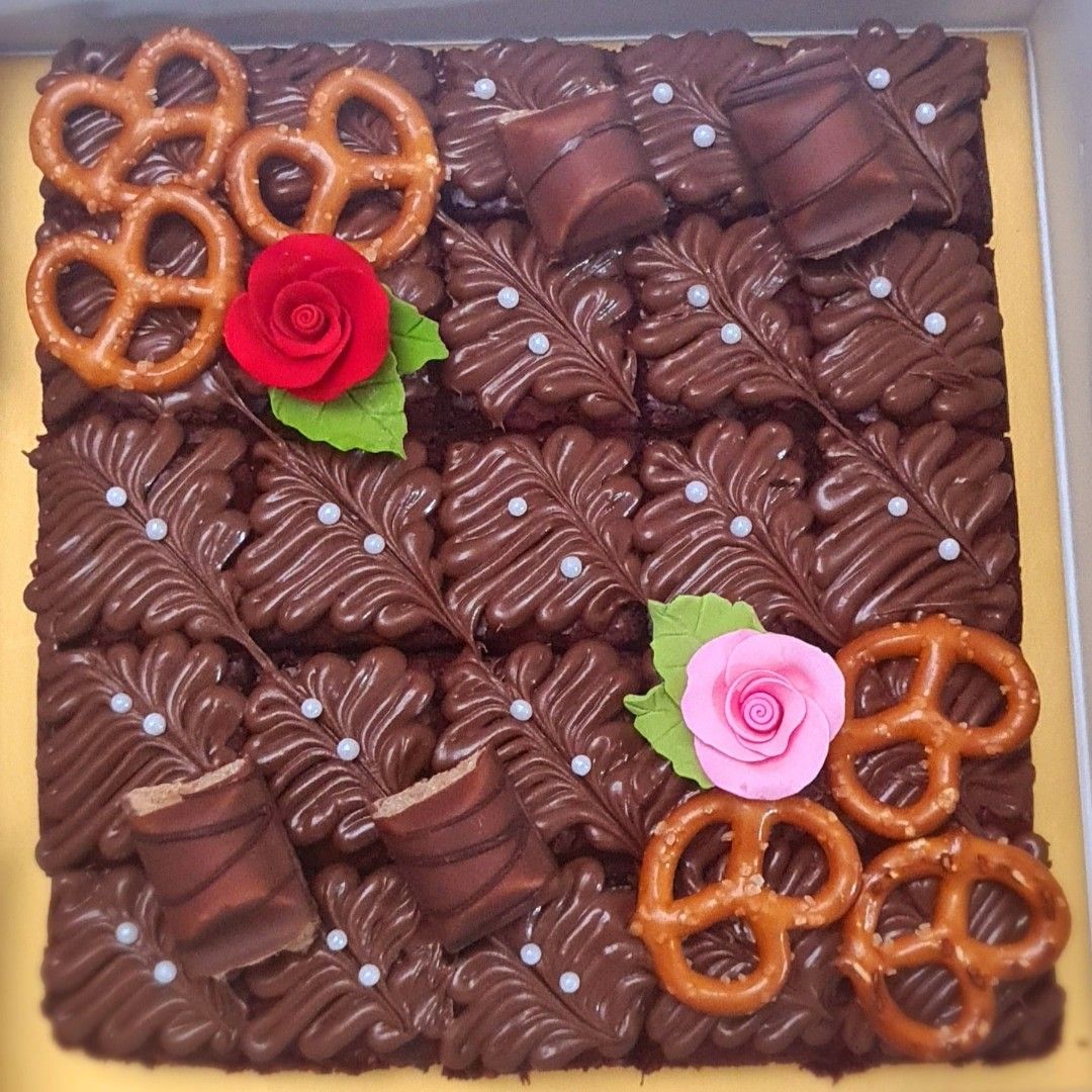 Red velvet Brownie with pretzel & Kinder bueno topping, Food & Drinks ...