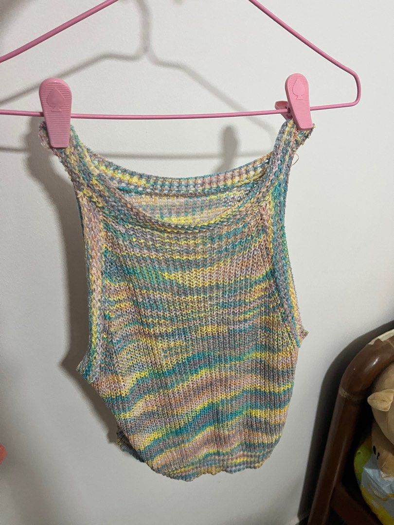 Colourful top, Women's Fashion, Tops, Sleeveless on Carousell