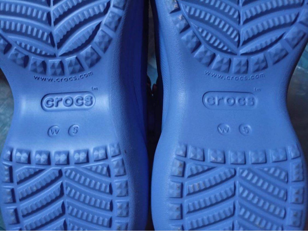 Crocs bar clogs, Women's Fashion, Footwear, Slippers and slides on ...