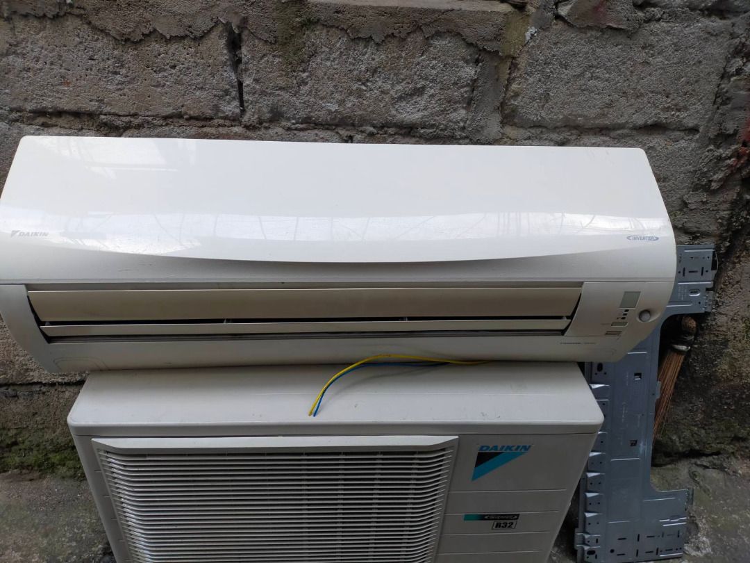 DAIKIN 2HP INVERTER SPLIT TYPE AC, TV & Home Appliances, Air ...