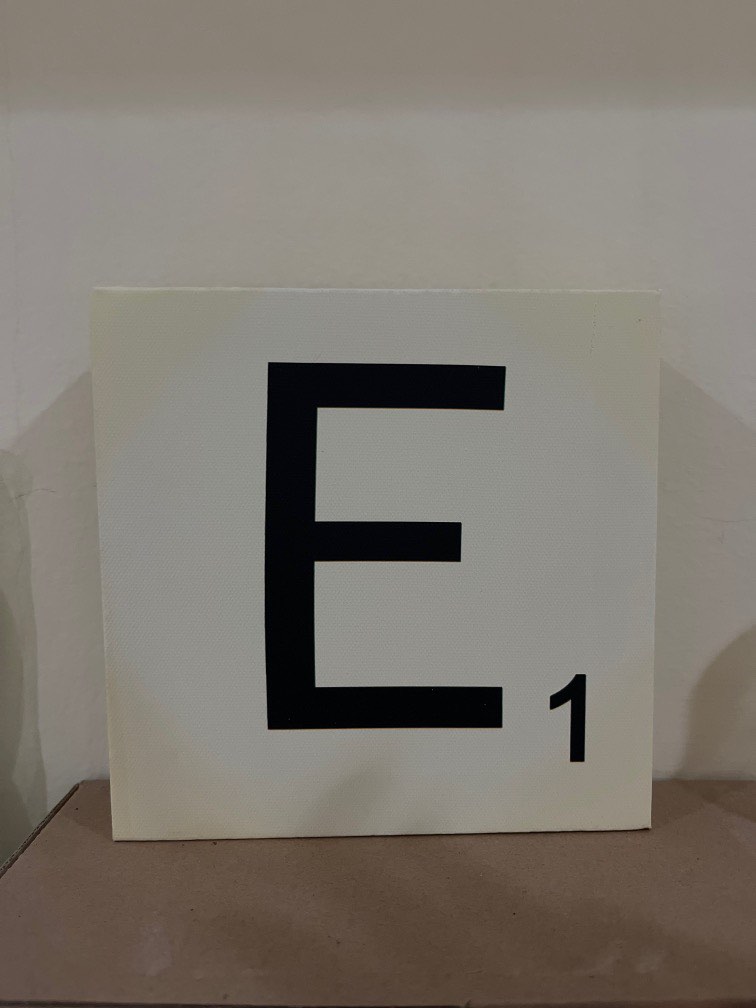 Dekor Kamar Ruang Tamu Kanvas Huruf E Scrabble TYPO, Perabotan Rumah di ...