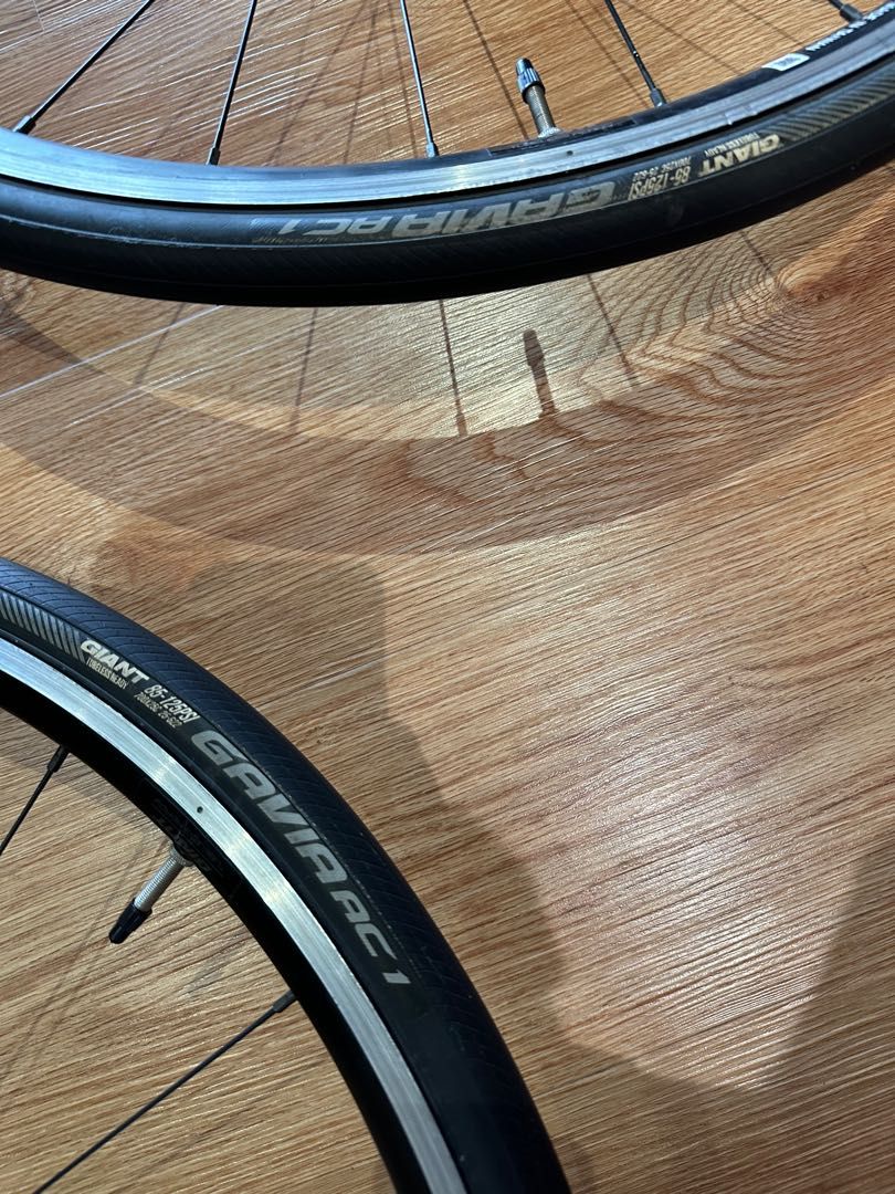 Giant PR2 stock wheel set (rim brake) and tires - near new, Furniture ...